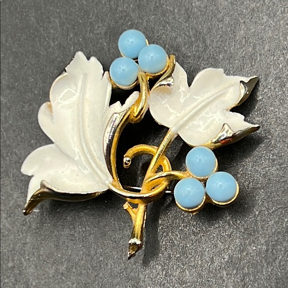 Sarah Coventry | Jewelry | Vintage Sarah Cov Enamel Blue Bead Flower ...